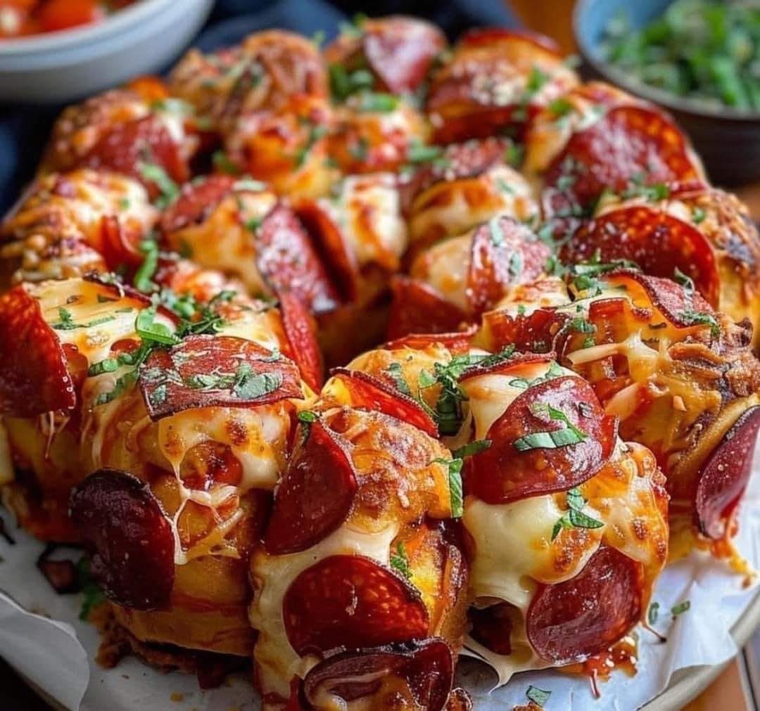 Pepperoni Pizza Pull-Apart Bread Recipe - TASTY BITES